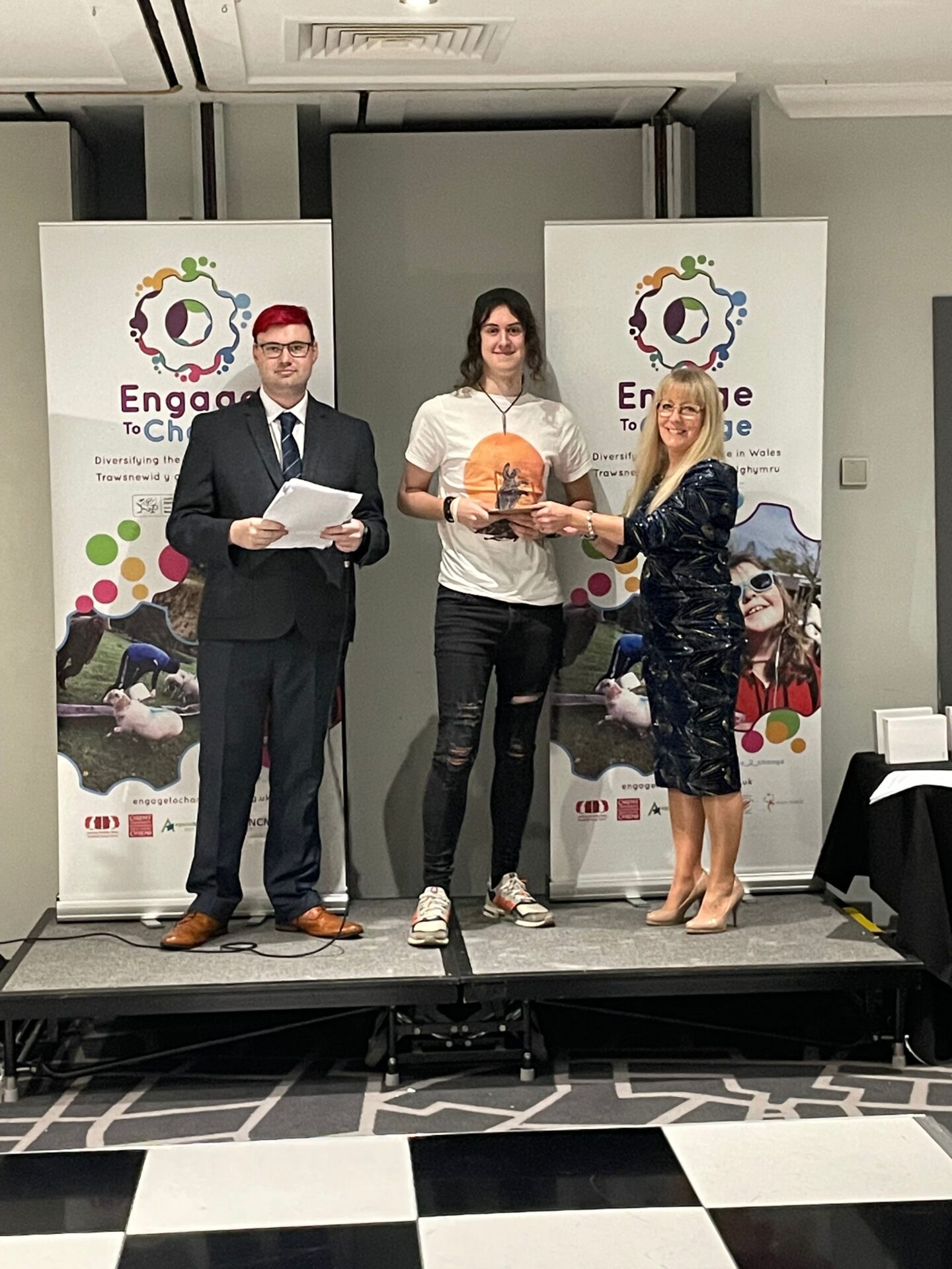 4MQ_bBUM - Engage to Change